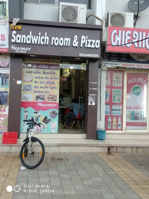 sandwich room and pizza - Voice of SAP